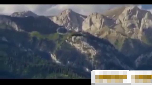 НЛО, улетающий в межпространственный портал