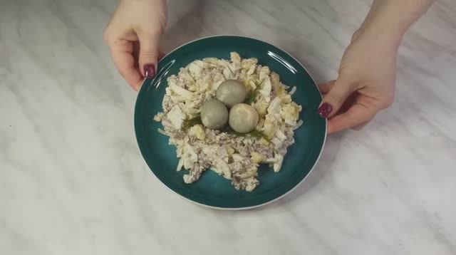 Салат "Гнёздышко" с говядиной.