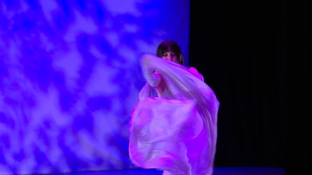 New York City belly dance star Tanna Valentine - belly dancing veil improvisation