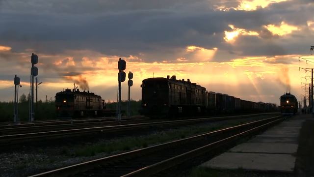 2ТЭ10В 4432 и 2ТЭ10В 5046Б Сивая Маска, Воркутинский район, республика Коми.