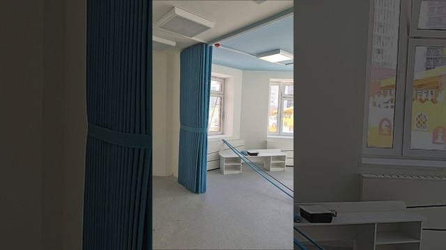 Синяя мягкая раздвижная перегородка для офиса