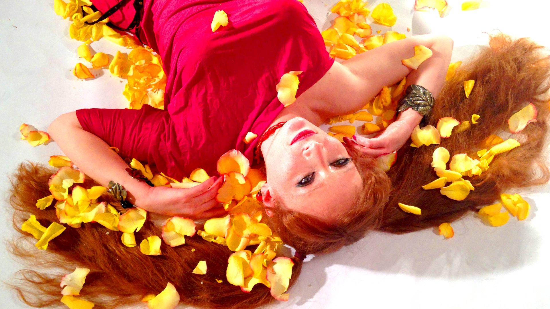 Belly dance music video "Windows" featuring New York City bellydance stars Neon, Tanna, Autumn Ward