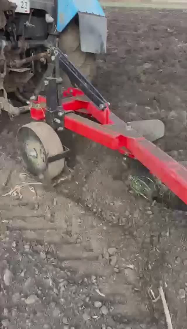 Плуг ПЛН-3.35 в работе, трактор МТЗ-80.1, для заказа 89892954395