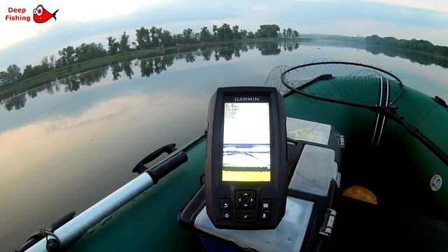 Как показывает эхолот выход сома на квок .Рыбалка  Эхолот Garmin Striker Plus 4cv .