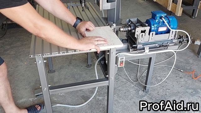 Вертикальны + горизонтальный  сверлильный станок с автоподачей.