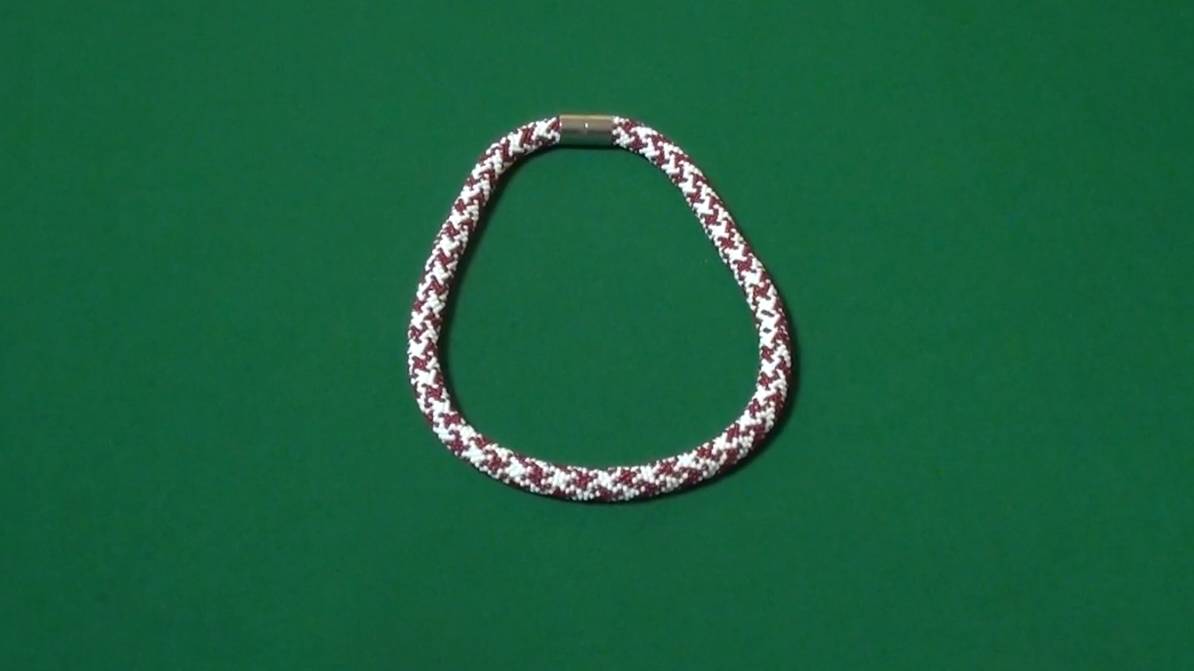 Красно белое колье из бисера