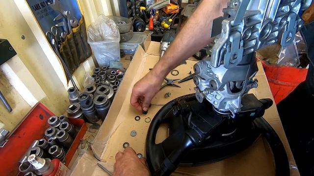 Toyota Land Cruiser 200 Устраняем стук рулевой колонки вариант 2