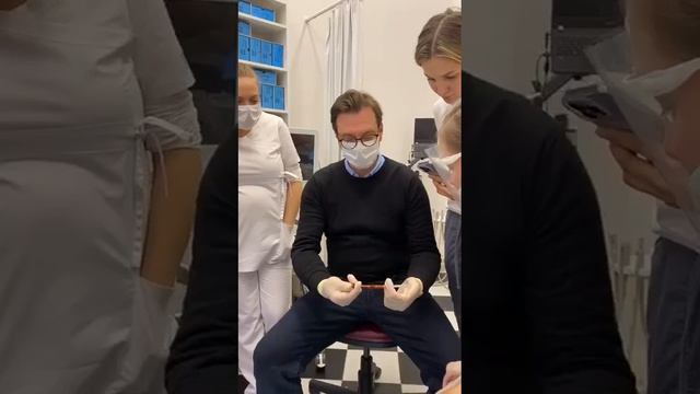 Правильное смешивание шприца отбеливания Opalescence Boost