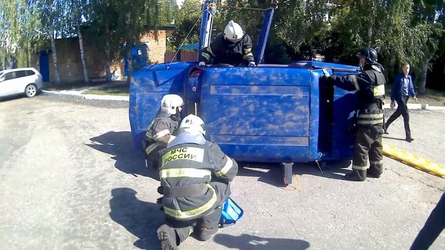 Опрокидывание автомобиля. Ликвидация последствий ДТП