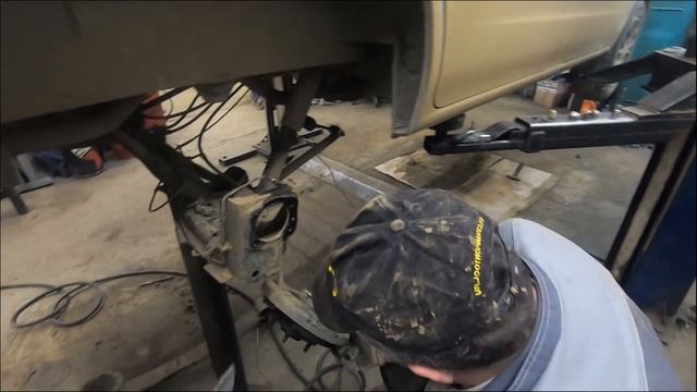 Nissan NV200 меняем заднюю ступицу