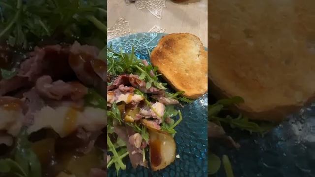 Салат с утиной грудкой