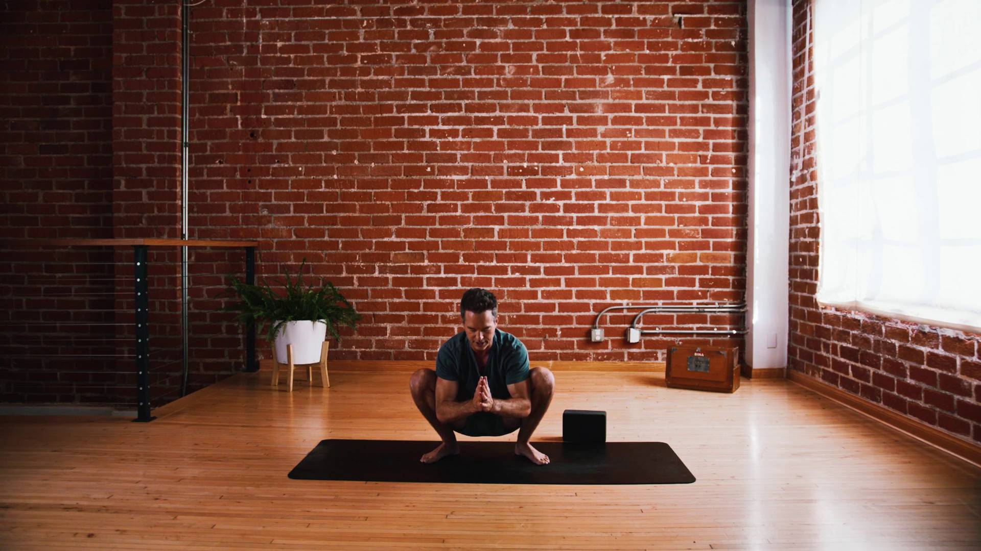 Глубокая растяжка для бегунов 15-минутная йога после пробежки для марафонцев, чтобы снять напряжение