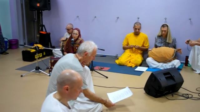 Бхаджан Джайа Радха Гириварадхари Дукхи Дина Кришнадаса