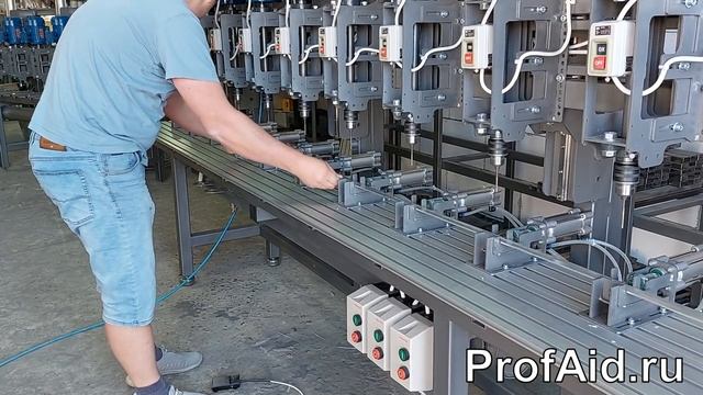 Многошпиндельный сверлильный станок со столом 3,3м и на 10 голов.