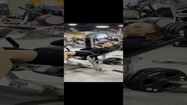 Ягодичный Мост в тренажёре