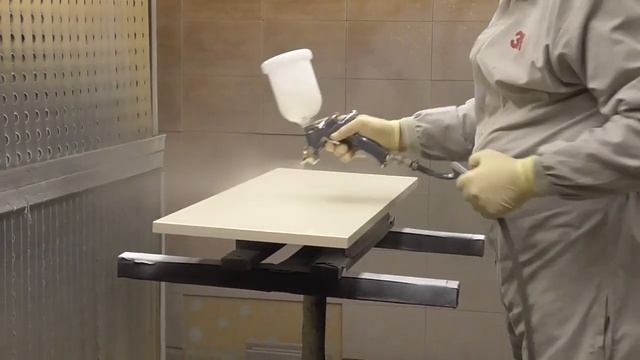 Отделка высокоглянцевым лаком мебельного фасада в плёнке ПВХ