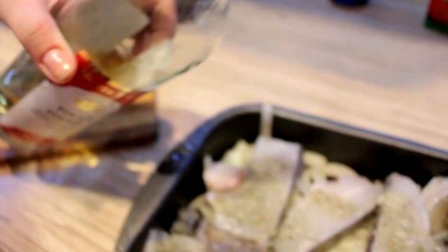 Зубатка с кедровыми орехами и вином