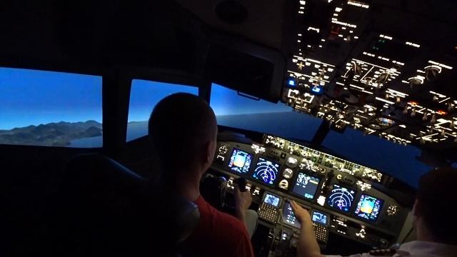 ОТКАЗ ДВИГАТЕЛЕЙ в полете и ПОСАДКА НА ВОДУ на самолете Boeing 737. Авиатренажер Dream Aero.