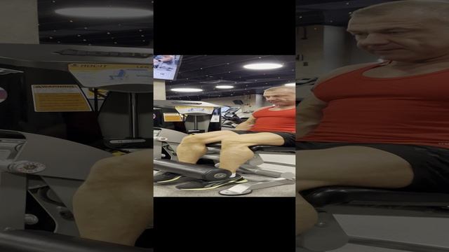 Разгибания ног сидя