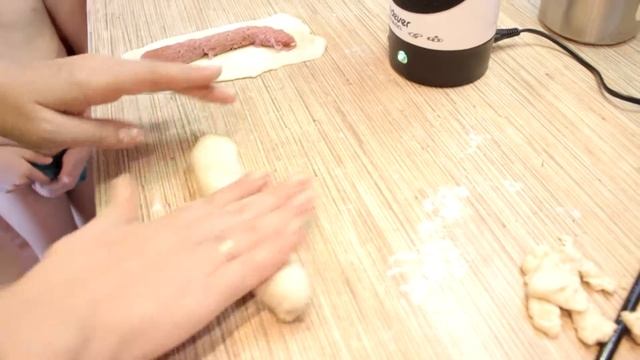 Вертикальный гриль. Сосиска в тесте. Гриль Endever Eggmaster EM-111, White Black