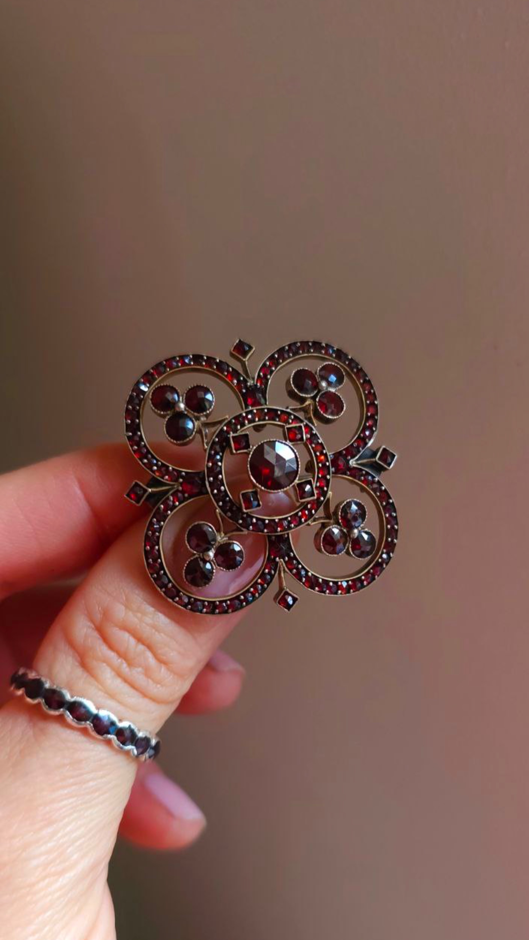 💚Антикварные Ручной и зеркальной огранки Богемские гранаты-пиропы в броши 1880-1900х годов!