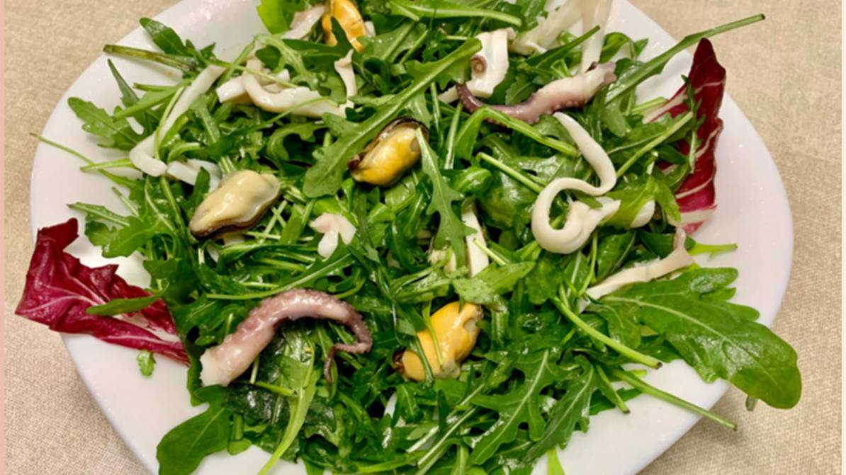 Салат с Морепродуктами "Морской Коктейль"