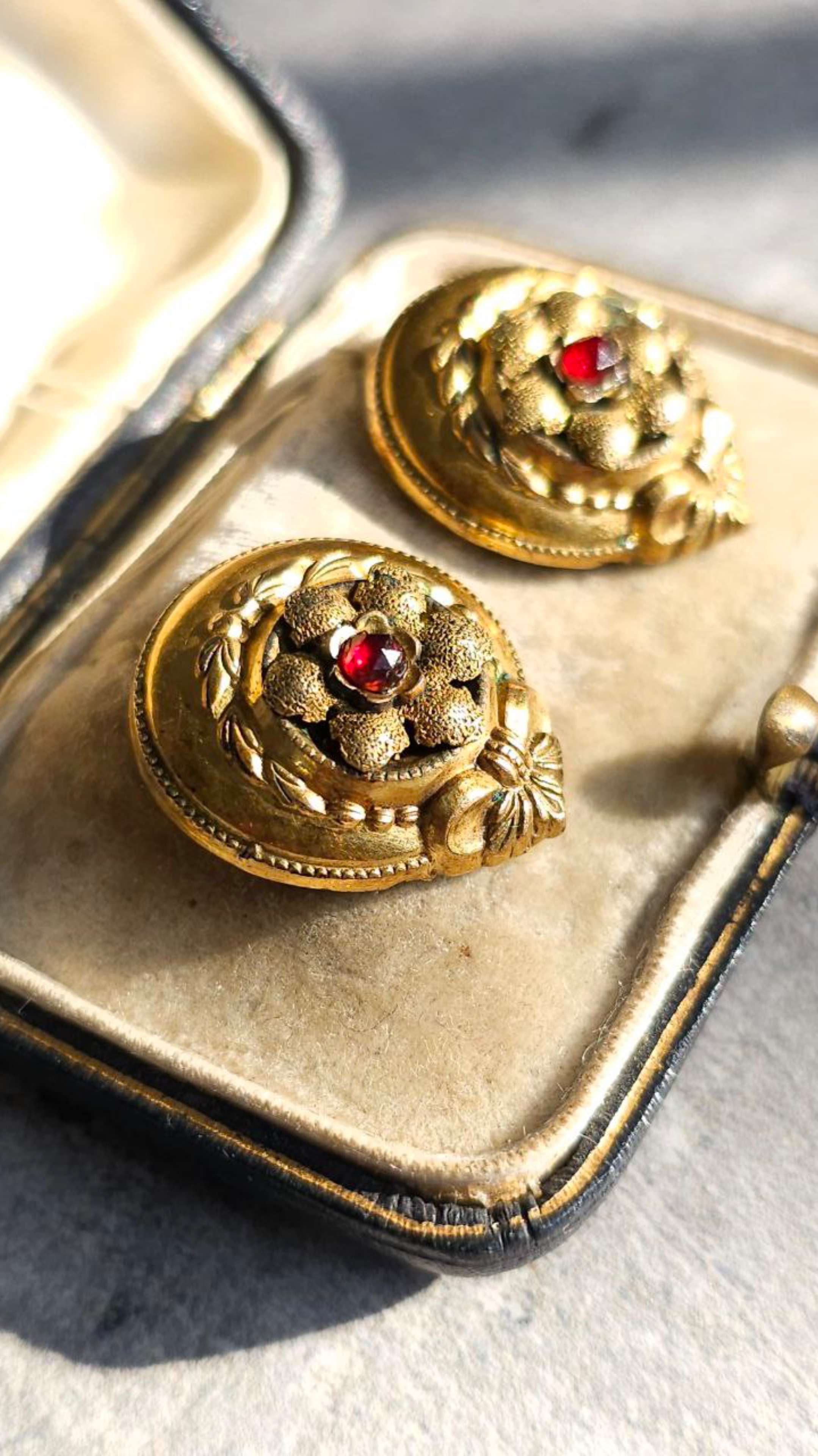 💚Антикварные серьги с восхитительным гранатом в оправе из томпака!