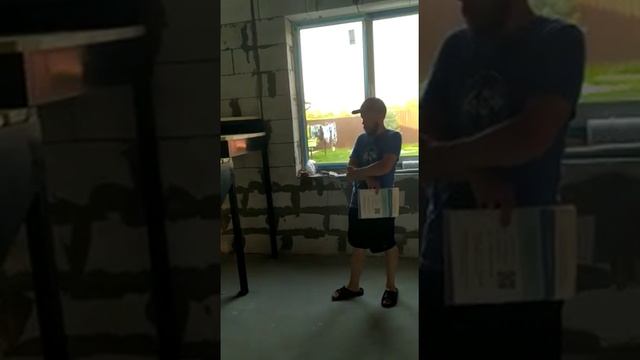 Г-образная лестница закрытого типа под обшивку деревом.