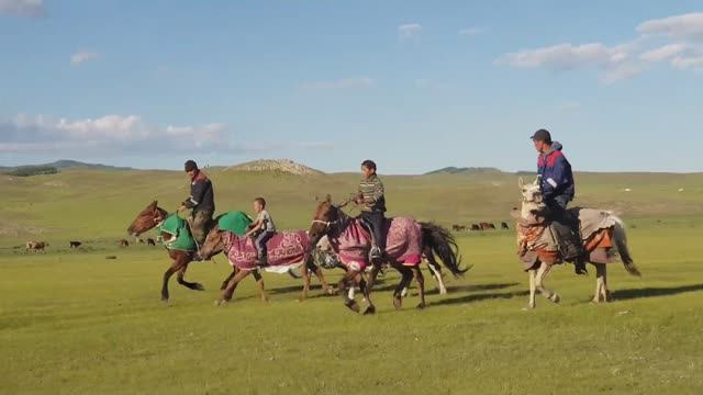 Рыбный ручей! Ловля хариуса и ленка на удочку!