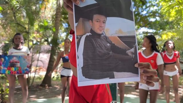 Необычное поздравление коллеги