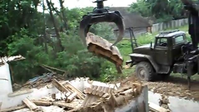 Разбор сруба манипулятором на базе УРАЛ 43204