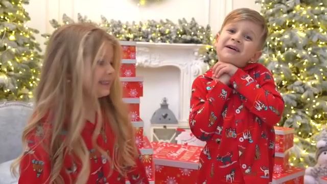 Диана и Рома день рождения Diana and Christmas Presents