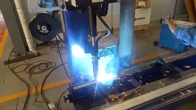 Автоматическая приварка штуцера к гильзе гидроцилиндра