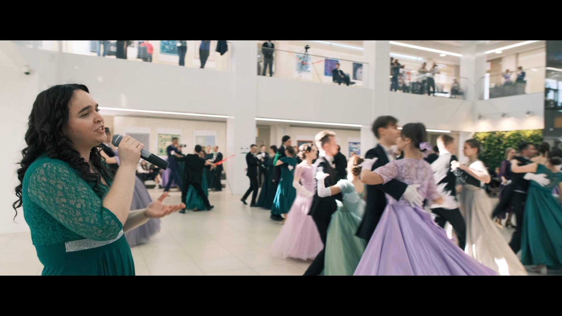 Свободный вальс на весеннем балу «Alma Mater to the Future» в СПбПУ. Поёт Мария Резник