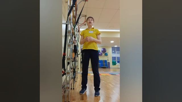 Как растянуть поясницу, если есть шведская стенка.