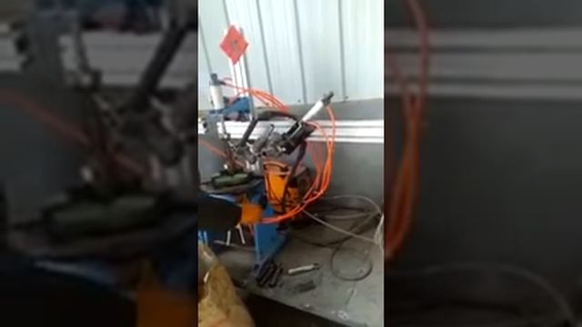 Стенд для сварки кольцевых швов с двумя пневмоприводами