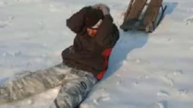 Сруль получил санками по голове