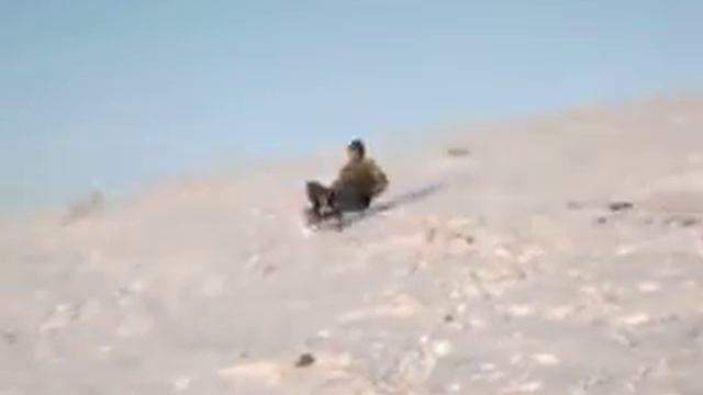 С горы на санках -2