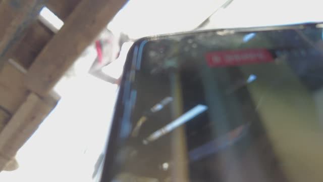 Как производится установка уголков с сеткой на оконных откосах, косынок на углах оконных проёмов