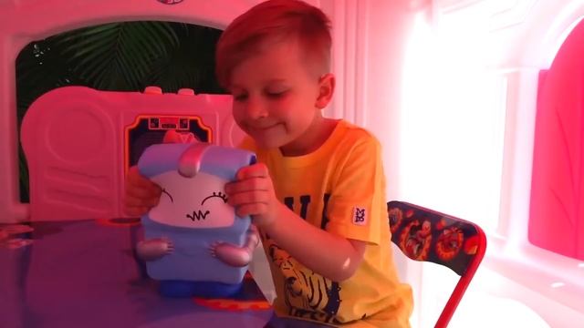 Диана и Рома Диана и Рома - любимая игрушечная Пони