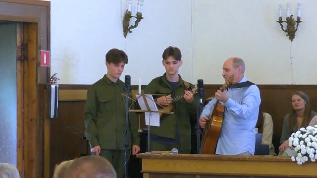 Песня - «Когда земля встречается с луною»