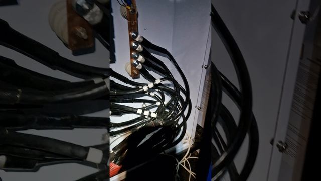 Монтаж кабелей в дизельной