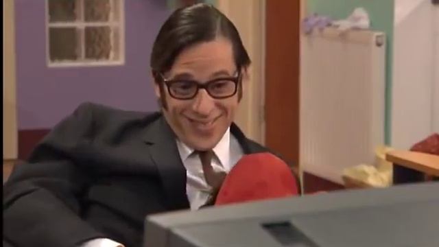 1 Extra English Episode 1 Hector's Arrival