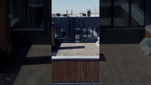 Фасад на скрытый крепеж. Вертикальный монтаж. #строительство  #фасад #саморезы #планкен #shorts