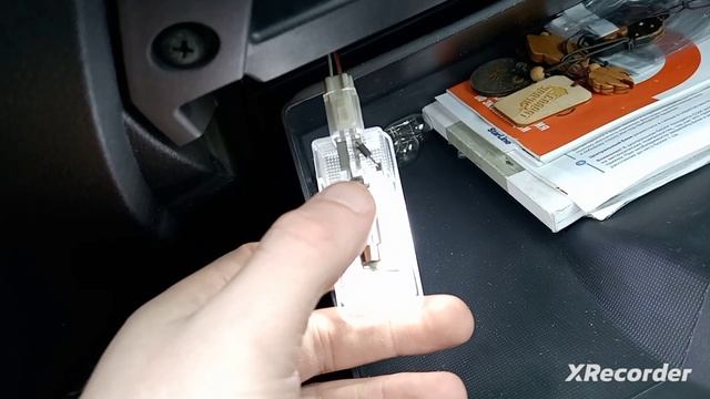 Лада Гранта фл ( Granta fl ) замена лампочек багажника и бардачка.