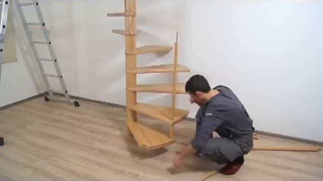 Монтаж винтовой лестницы ЮТА