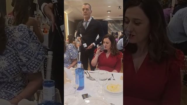 Подача вина. По красоте и со знанием дела.