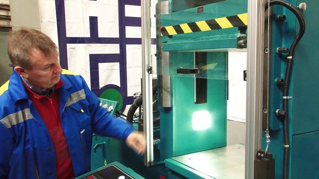 Пресс рамного типа модели ДЕ2430 усилием 100 т.с.