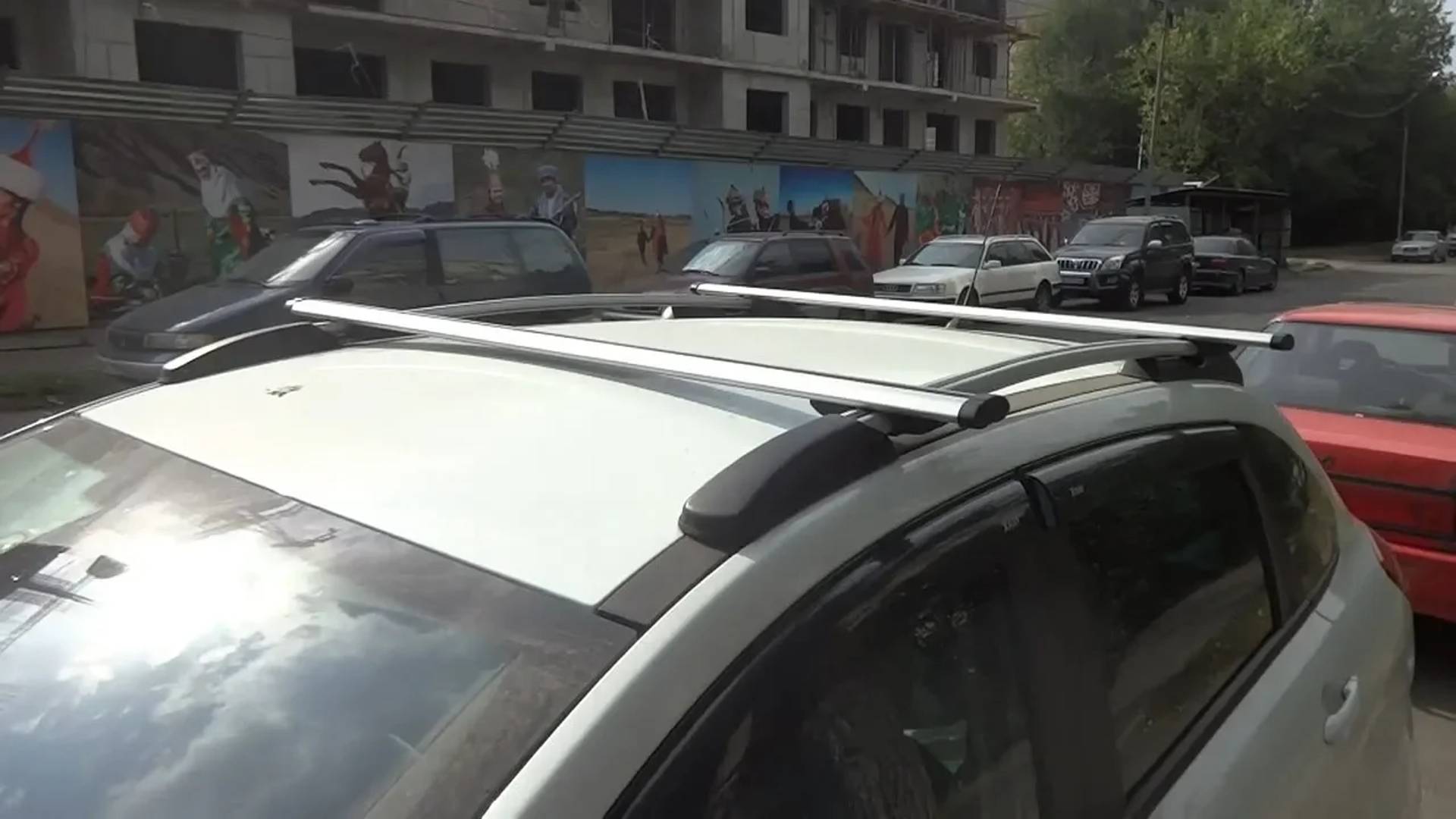 Lada Хray - установка поперечин на рейлинги "АПС АЭРО универсальные".