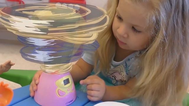 Утренняя рутина Дианы и ее любимой куклы